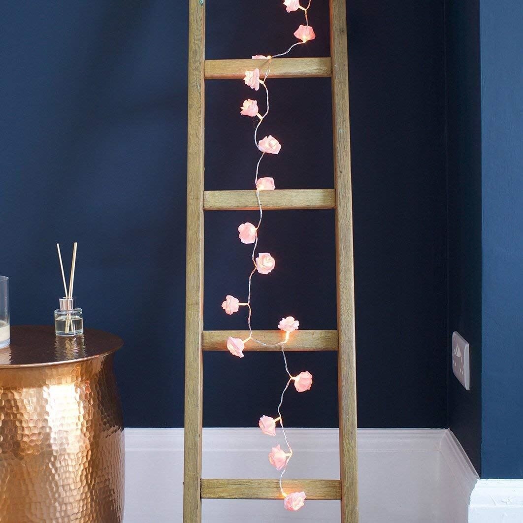 Lant cu luminite LED Platinet ,forme decorative din material ,flori ...