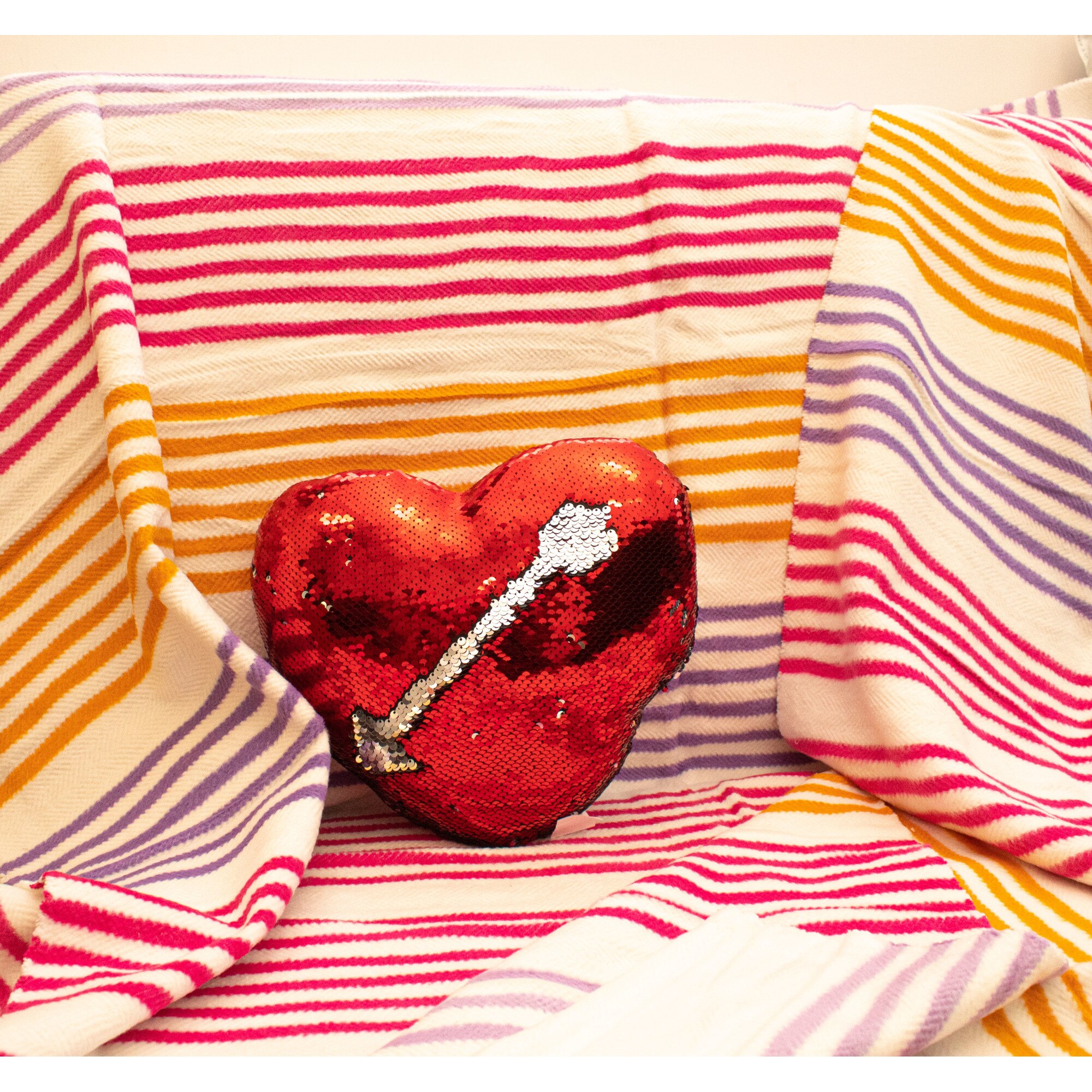 Perna decorativa cu paiete reversibile, model INIMA, cod 6, 200 g ...