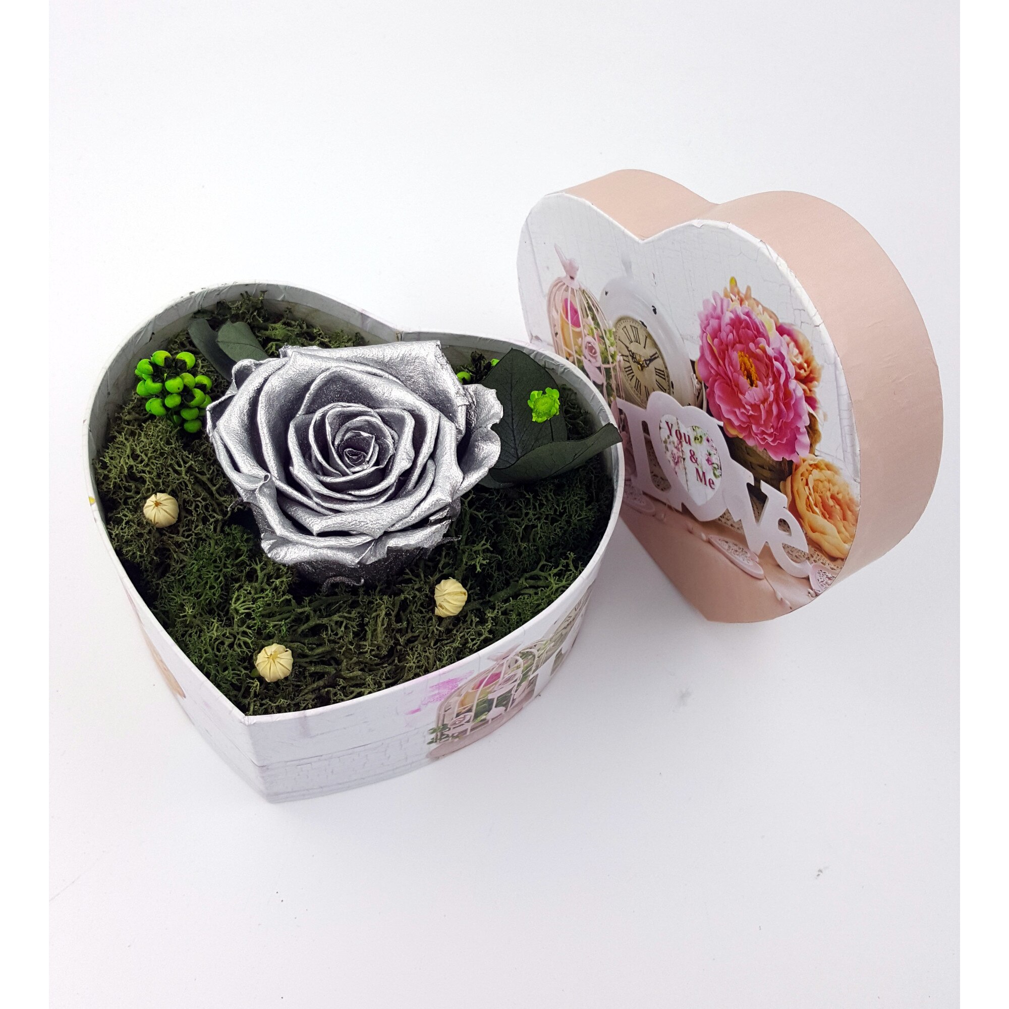 Trandafir Criogenat, argintiu, pe pat de muschi stabilizat, intr-o ...