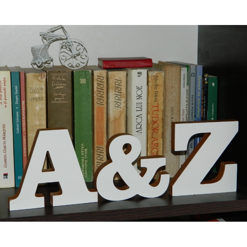 Litere initiale din lemn + semn & - eMAG.ro