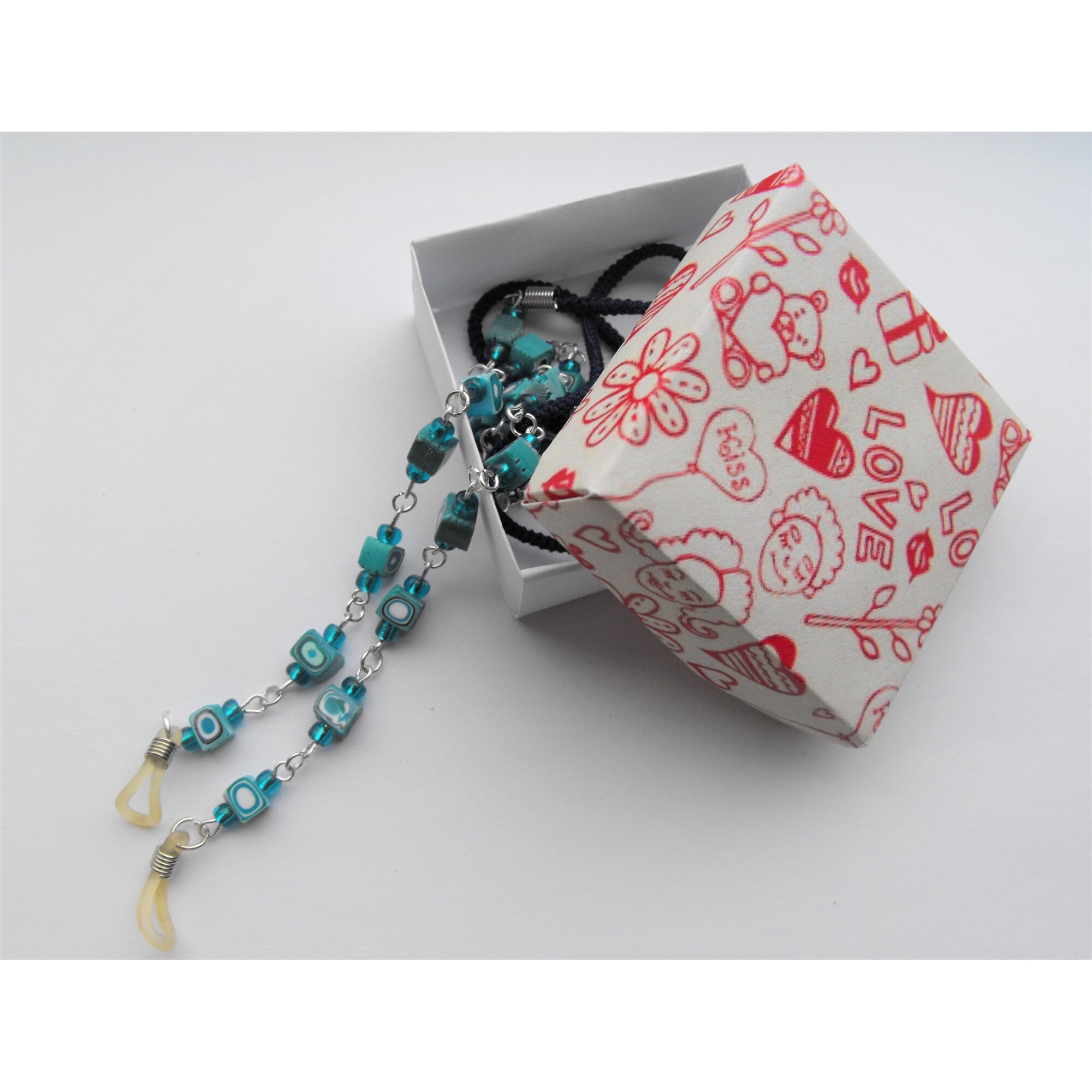 Lant ochelari din snur si margele modelate manual din argila polimerica ...