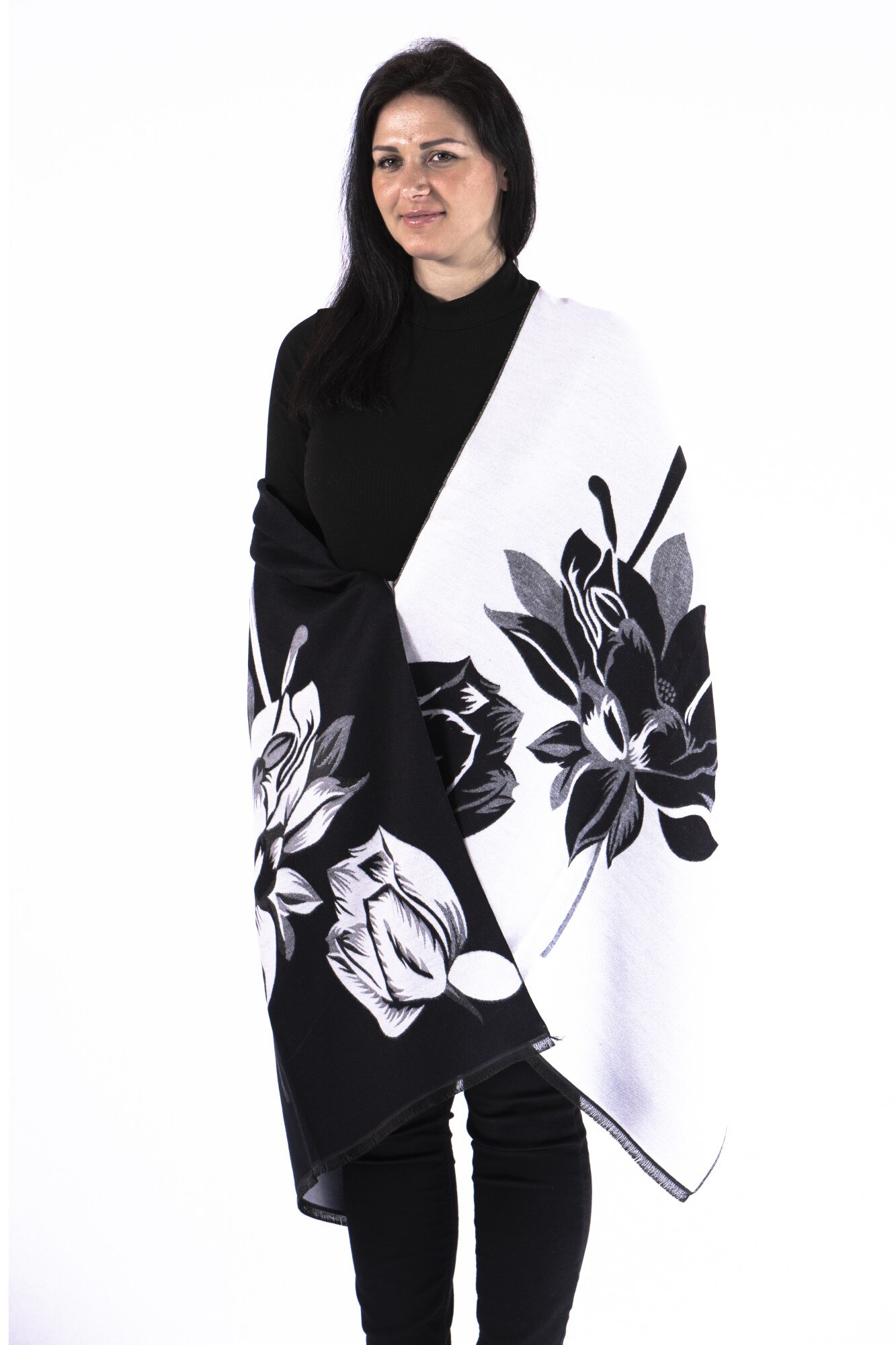 Sal dama, cu doua fete,Alb/Negru,model floral, 190/65 cm - eMAG.ro