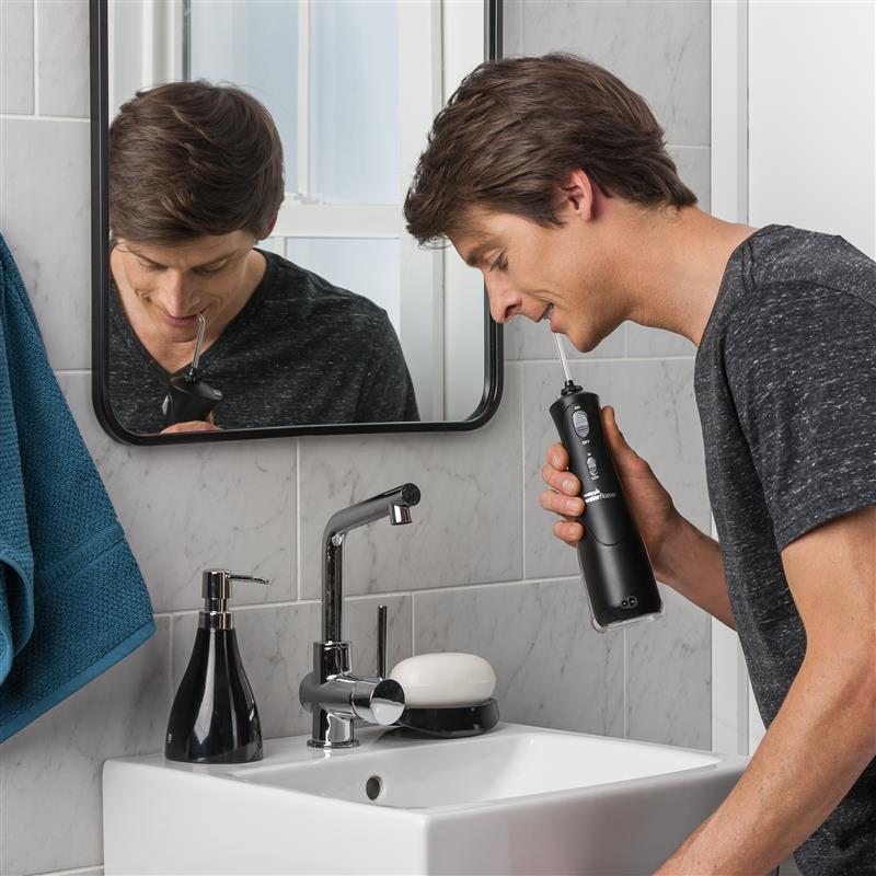 Set Irigator Dus bucal portabil Waterpik Cordless Plus negru, cu 1 apa ...