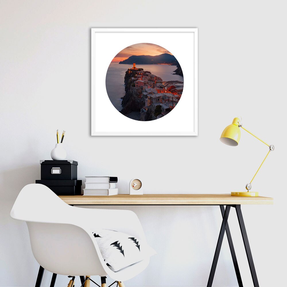 Tablou cu Rama de Lemn Alba Oras pe malul apei la apus Peisaje Peisaje ...