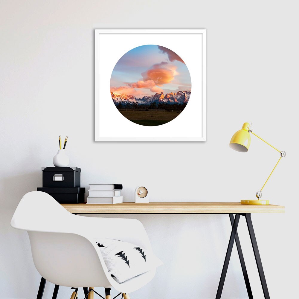 Tablou cu Rama de Lemn Alba Munti acoperiti de zapada si cer cu nori ...