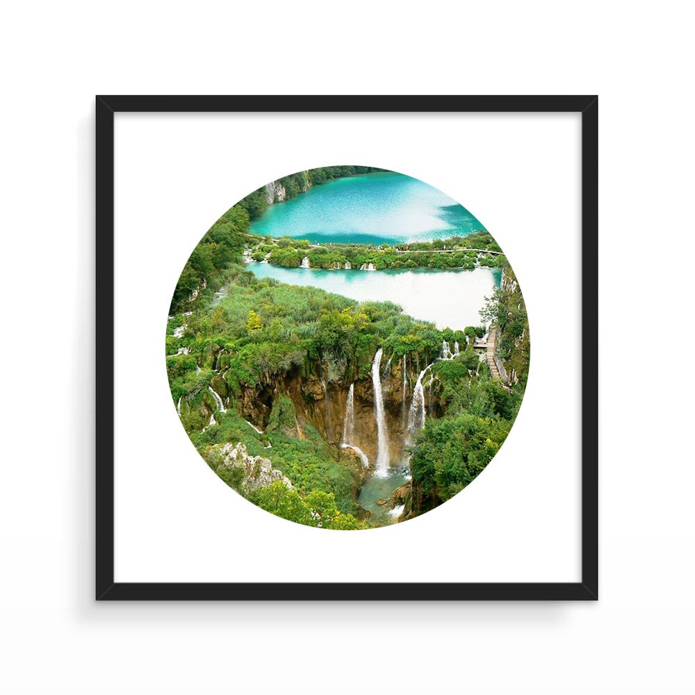 Tablou cu Rama de Lemn Neagra Lac in mijlocul padurii Peisaje Peisaje ...