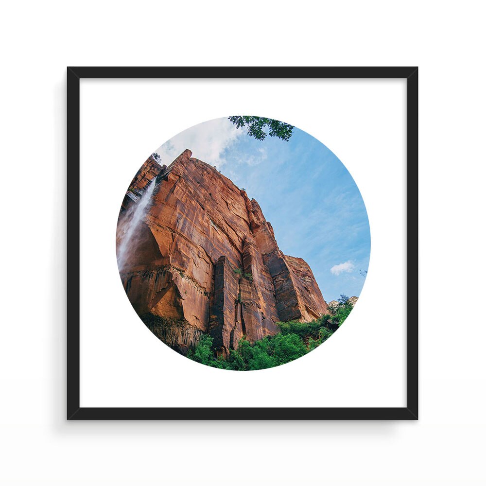 Tablou cu Rama de Lemn Neagra Cascada curgand de pe stanca Peisaje ...