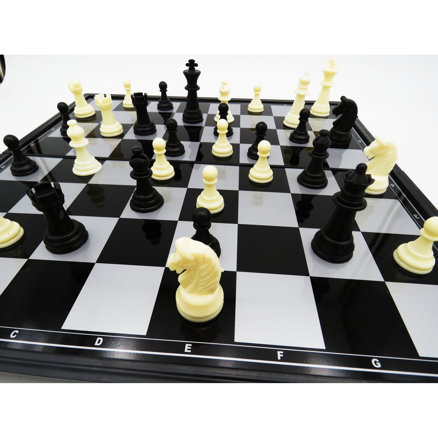 Joc de sah si dame magnetic din plastic - 32x32 cm - eMAG.ro