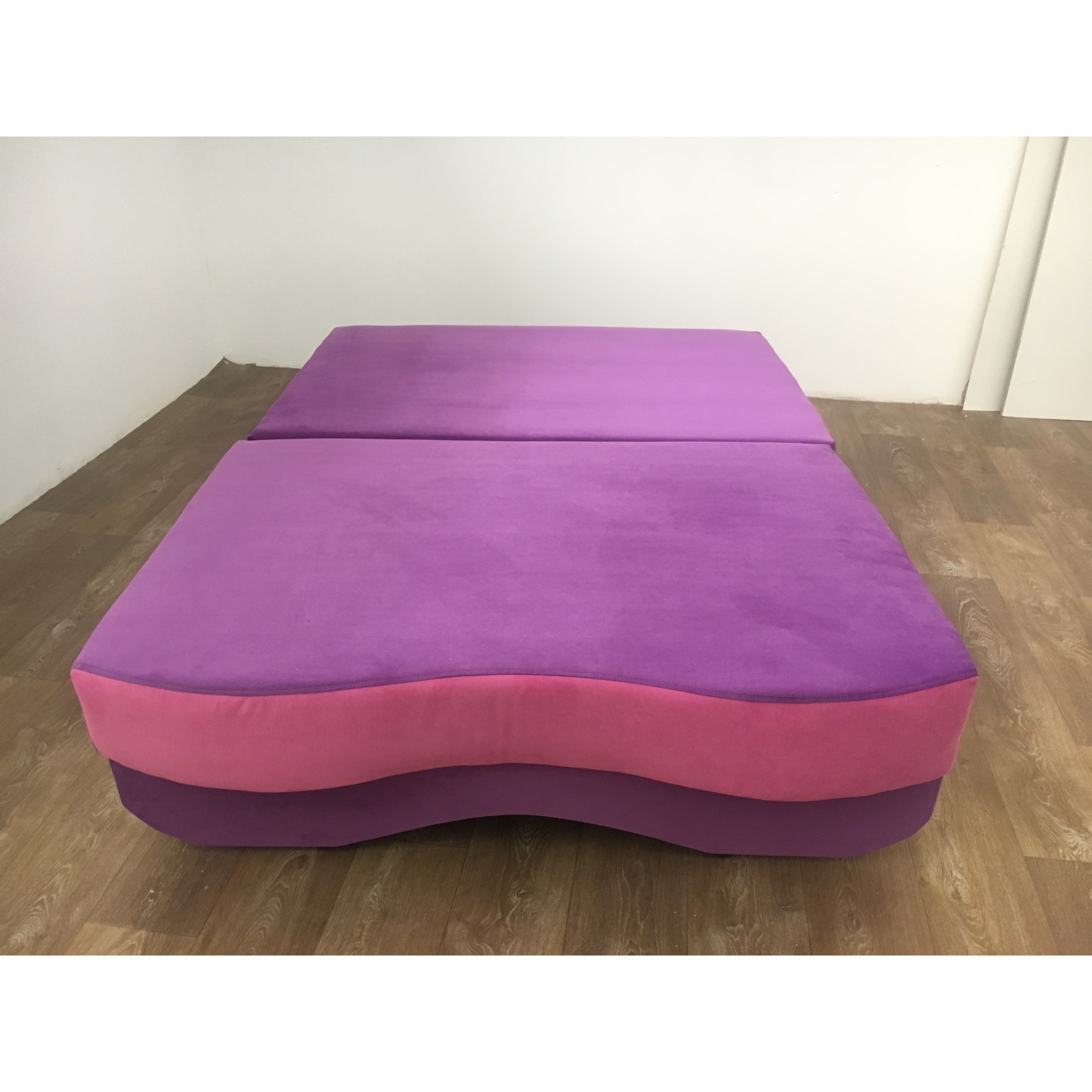 Canapea extensibila Junior, MobAmbient, Mov cu roz, material textil ...