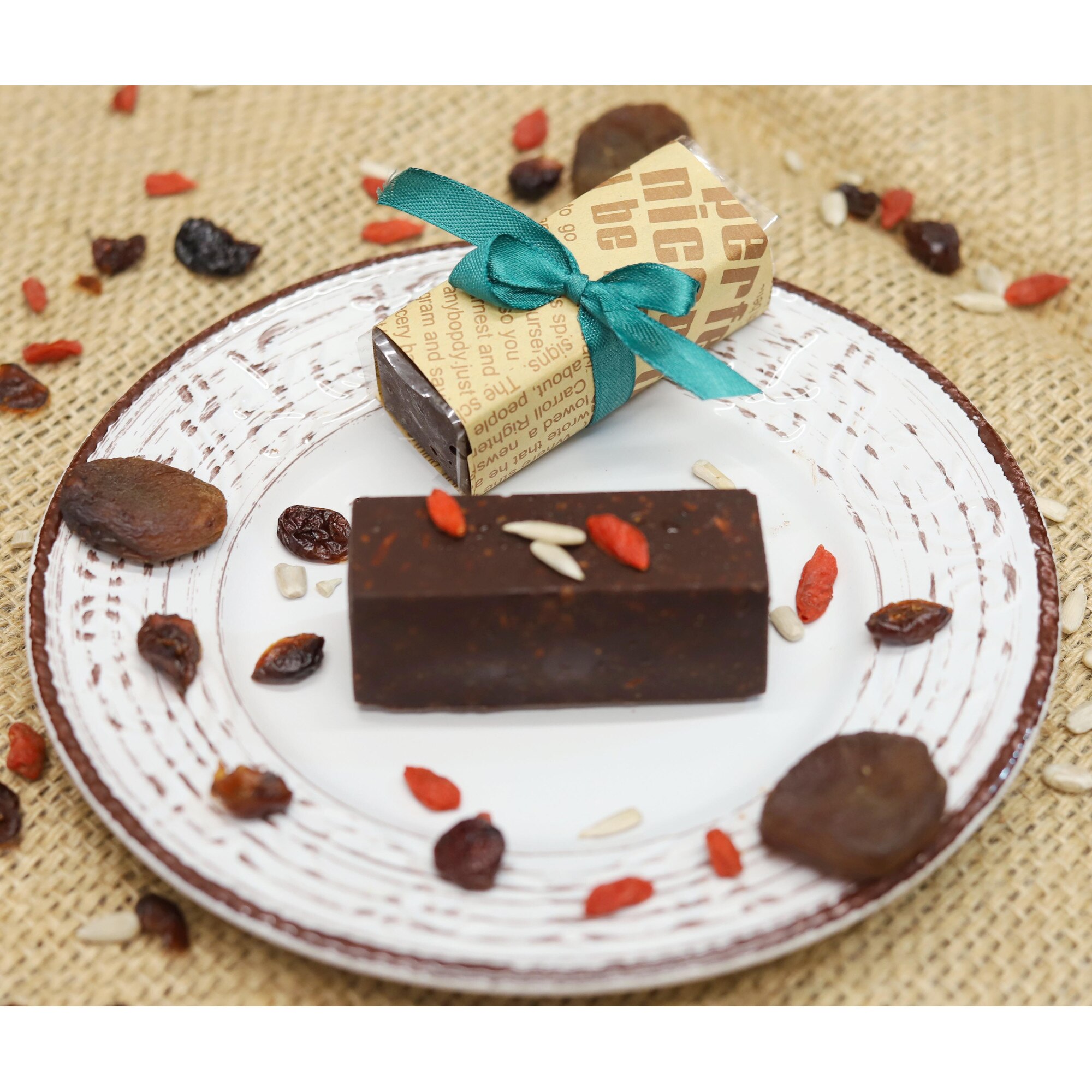 Baton de ciocolata raw, Veganzza, 70 grame - eMAG.ro