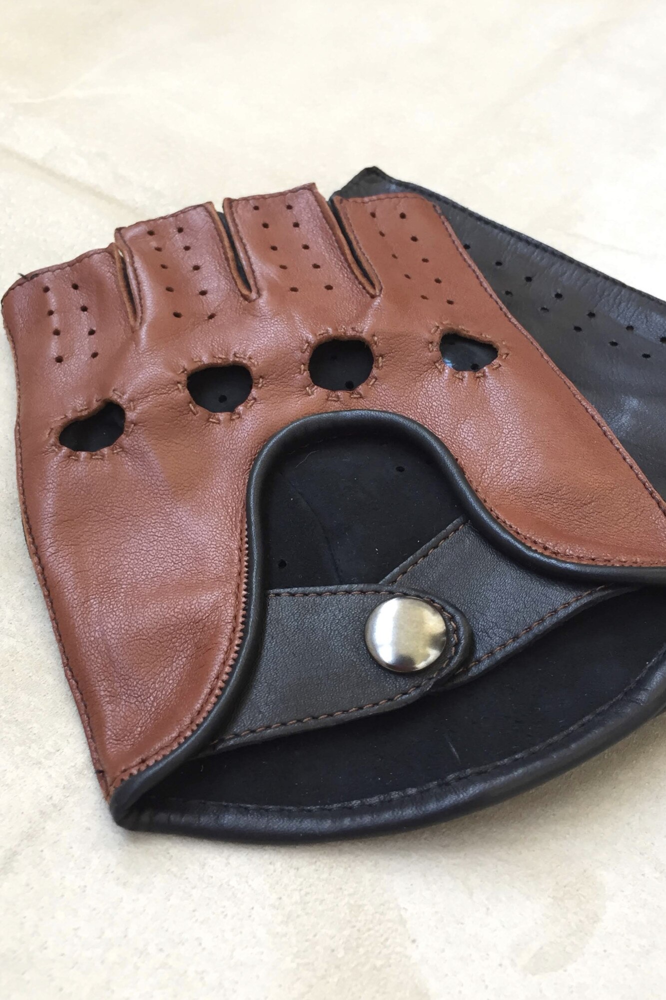 Manusi barbatesti din piele pentru condus, multicolor, marimea 8 inch ...