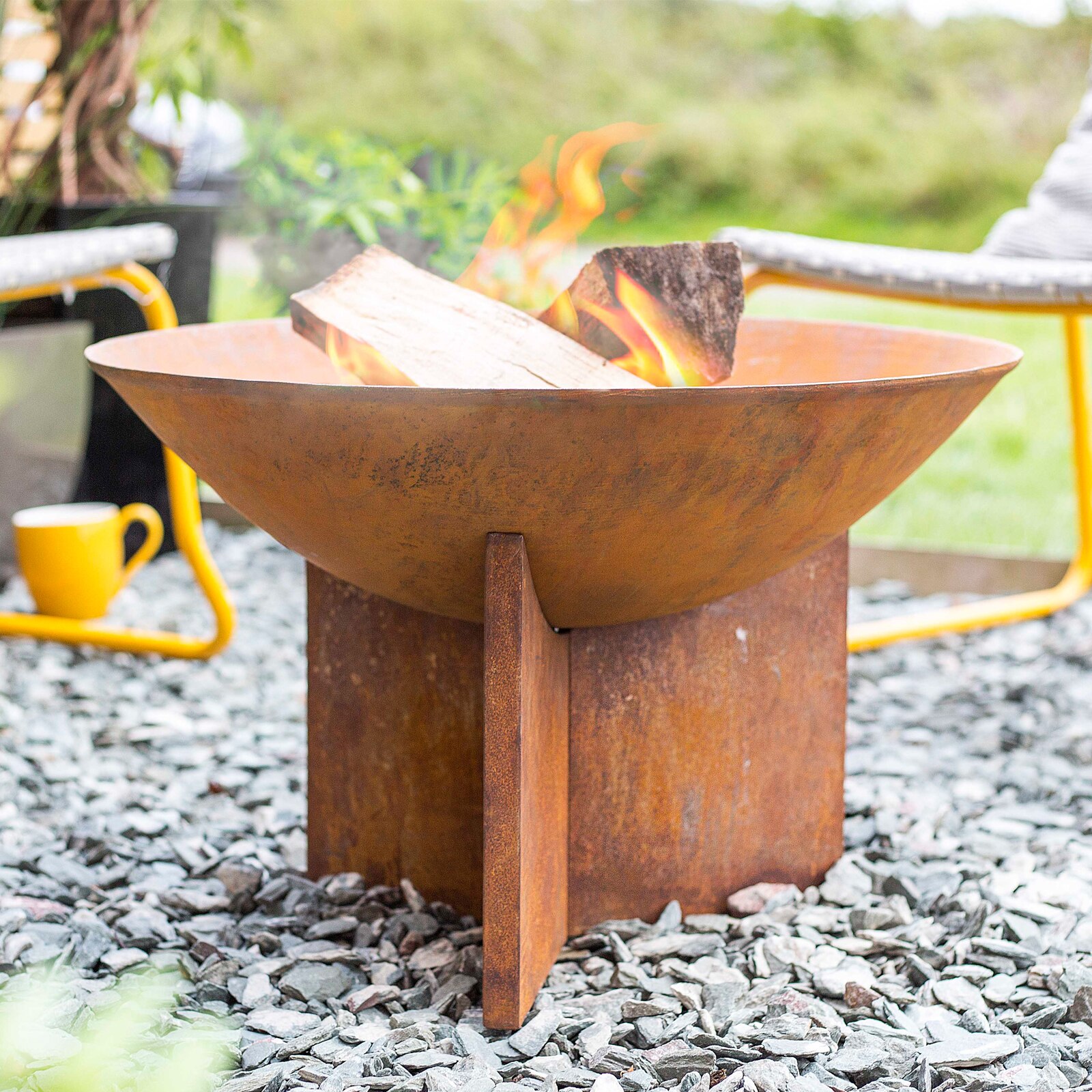 Vatra de foc pentru terasa si gradina Kala, fonta si otel, diametru 56 ...