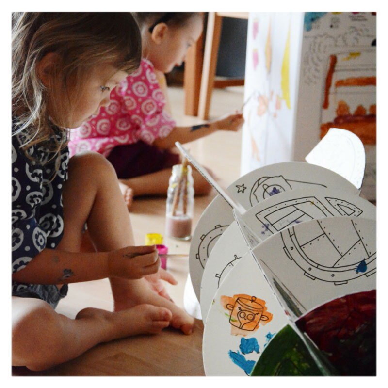 Nava spatiala de colorat XXL din carton (100 cm) - eMAG.ro