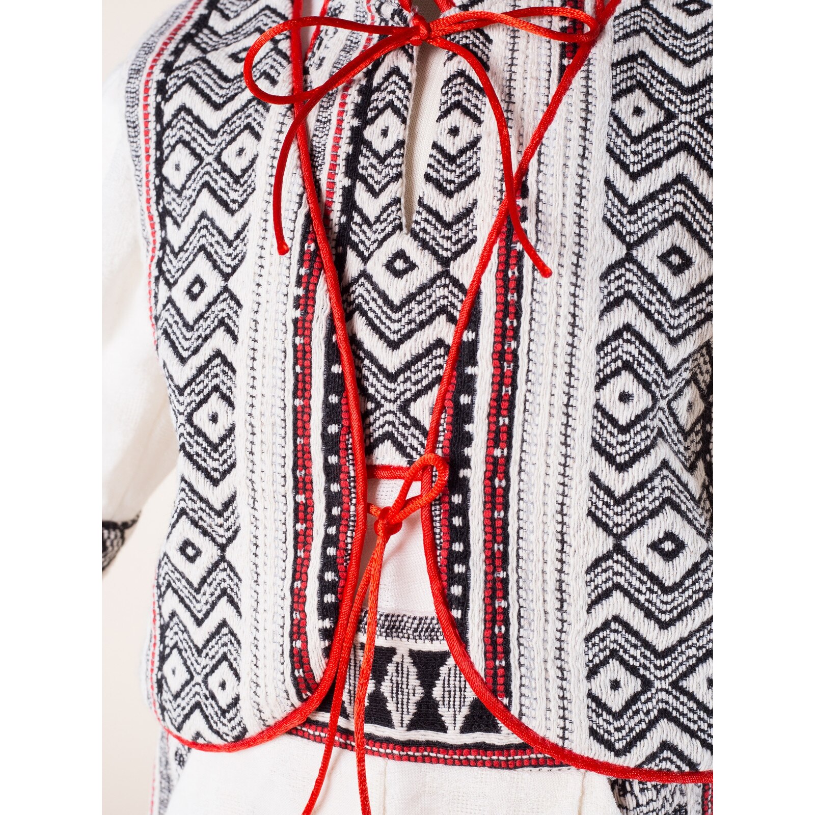 Set 3 piese costum traditional Luca 3-6 luni - eMAG.ro