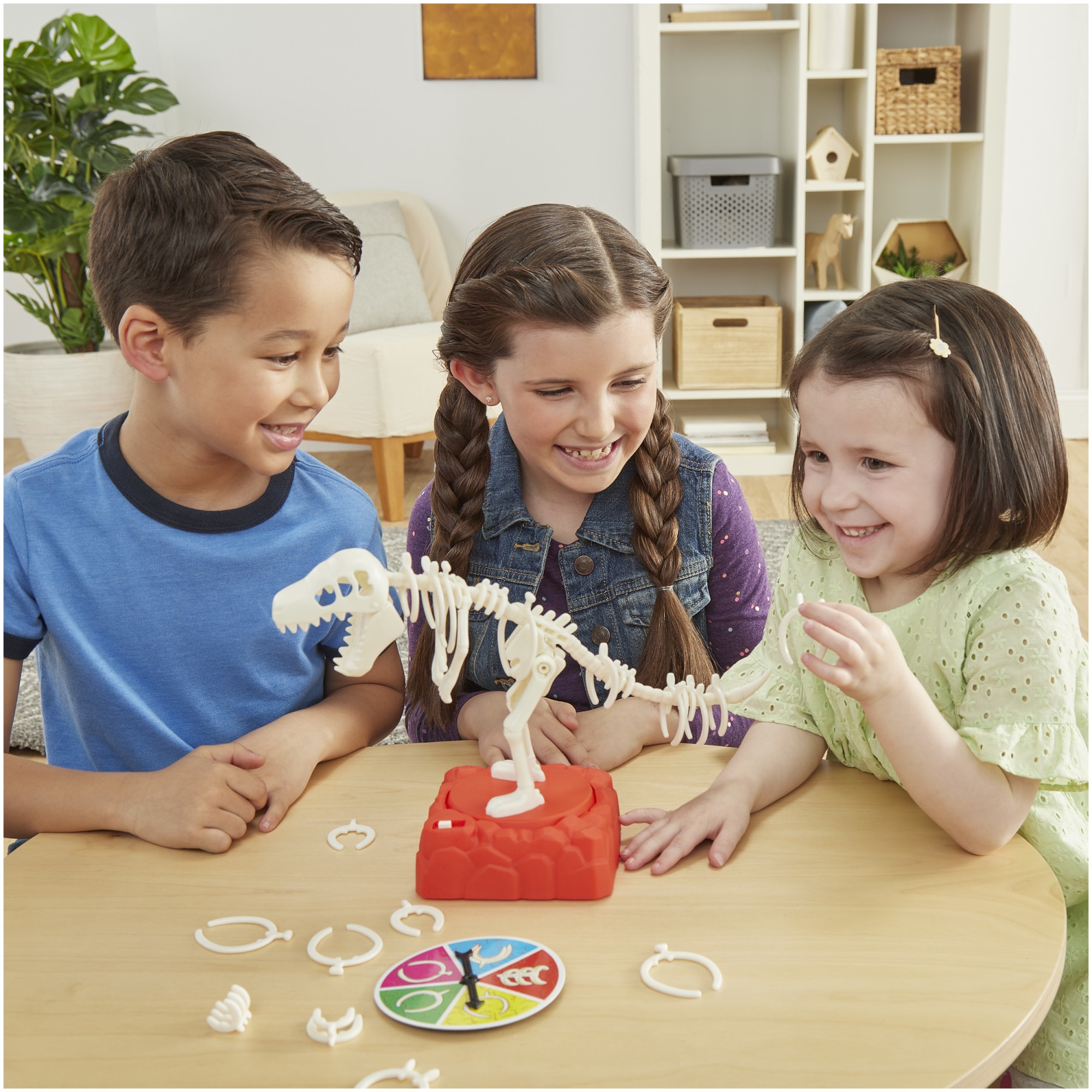 Joc Hasbro Gaming - T-REX Rocks - eMAG.ro