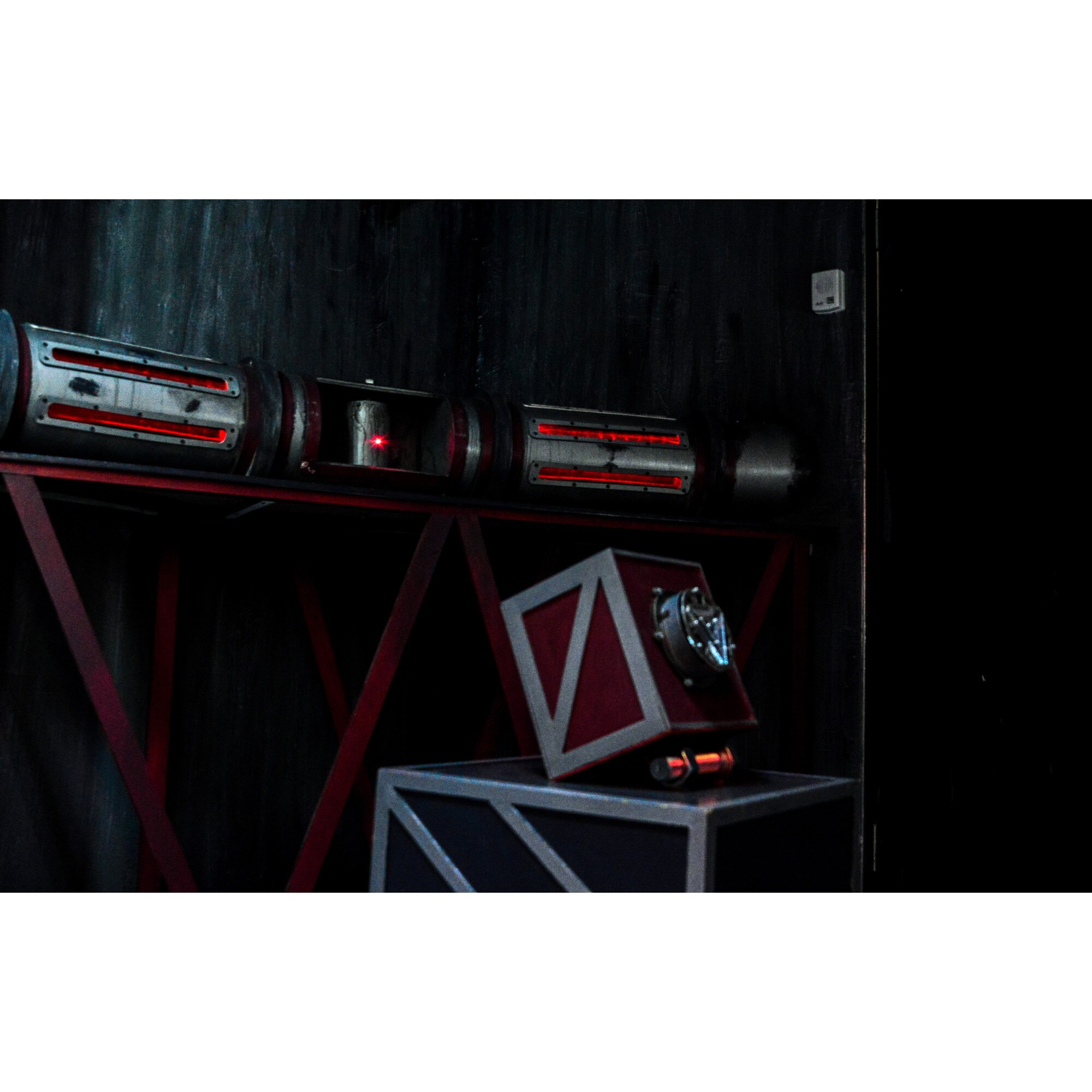 Captive Escape Room, Voucher acces pentru 4 persoane in camera "The ...