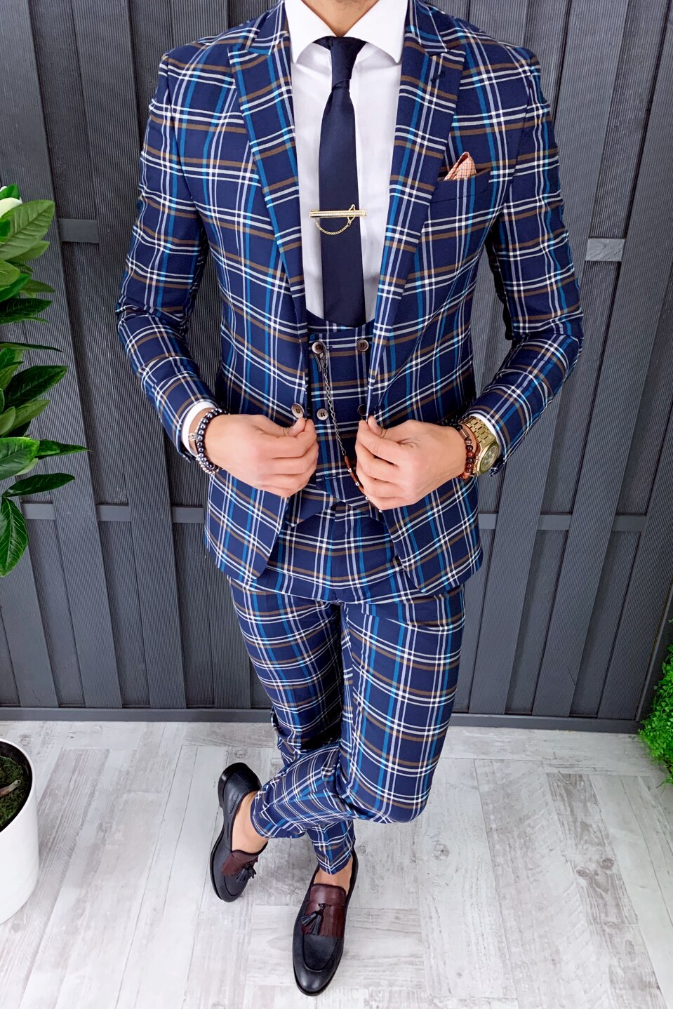 Costum barbatesc, elegant, model in carouri, bleumarin, M - eMAG.ro