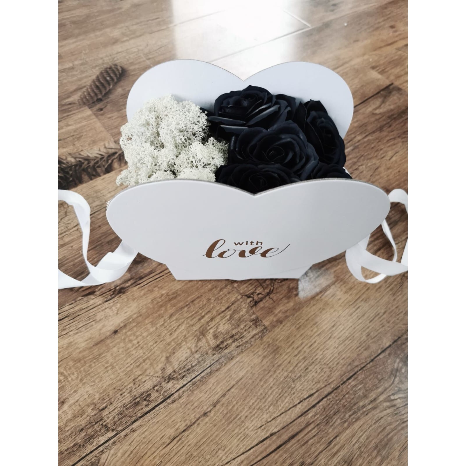 Aranjament floral, Licheni Design,inima,alb si negru,17x20 cm - eMAG.ro