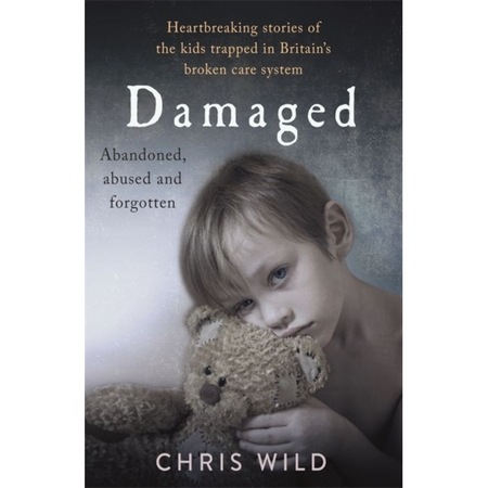 Damaged de Chris Wild - eMAG.ro