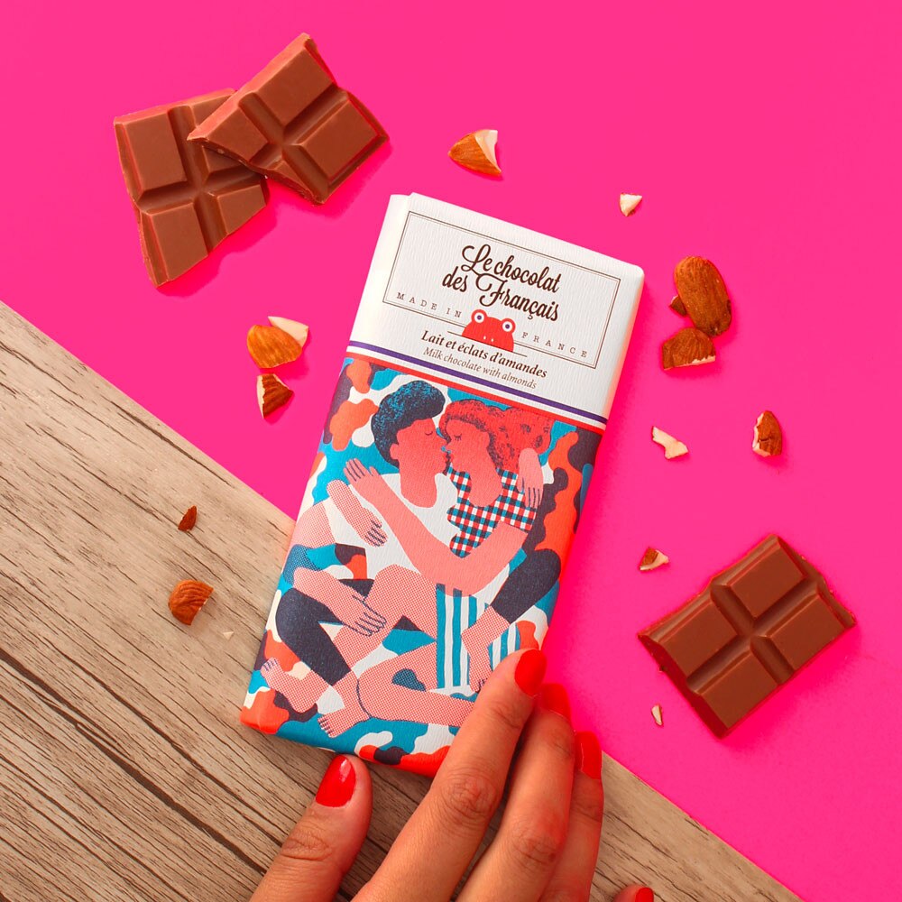 Tableta Ciocolata organica cu lapte si migdale 80gr Le Calin Cadou Le ...