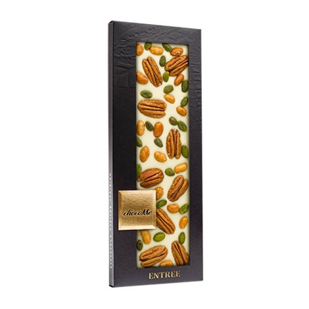 Tableta de ciocolata artizanala alba chocoMe cu nuci pecan, alune cu ...