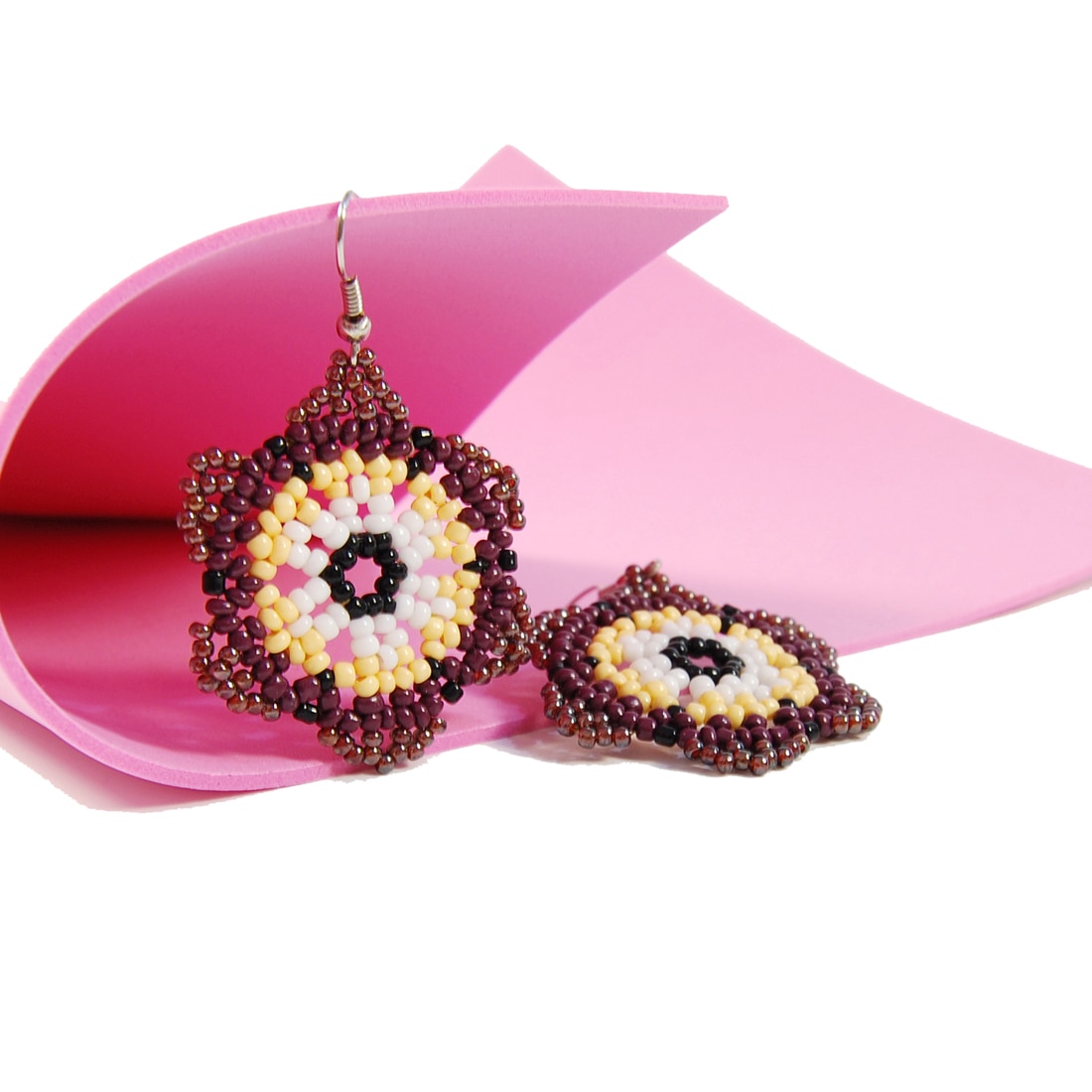 Cercei flori din margele visinii, in stil Huichol, handmade CatE - eMAG.ro