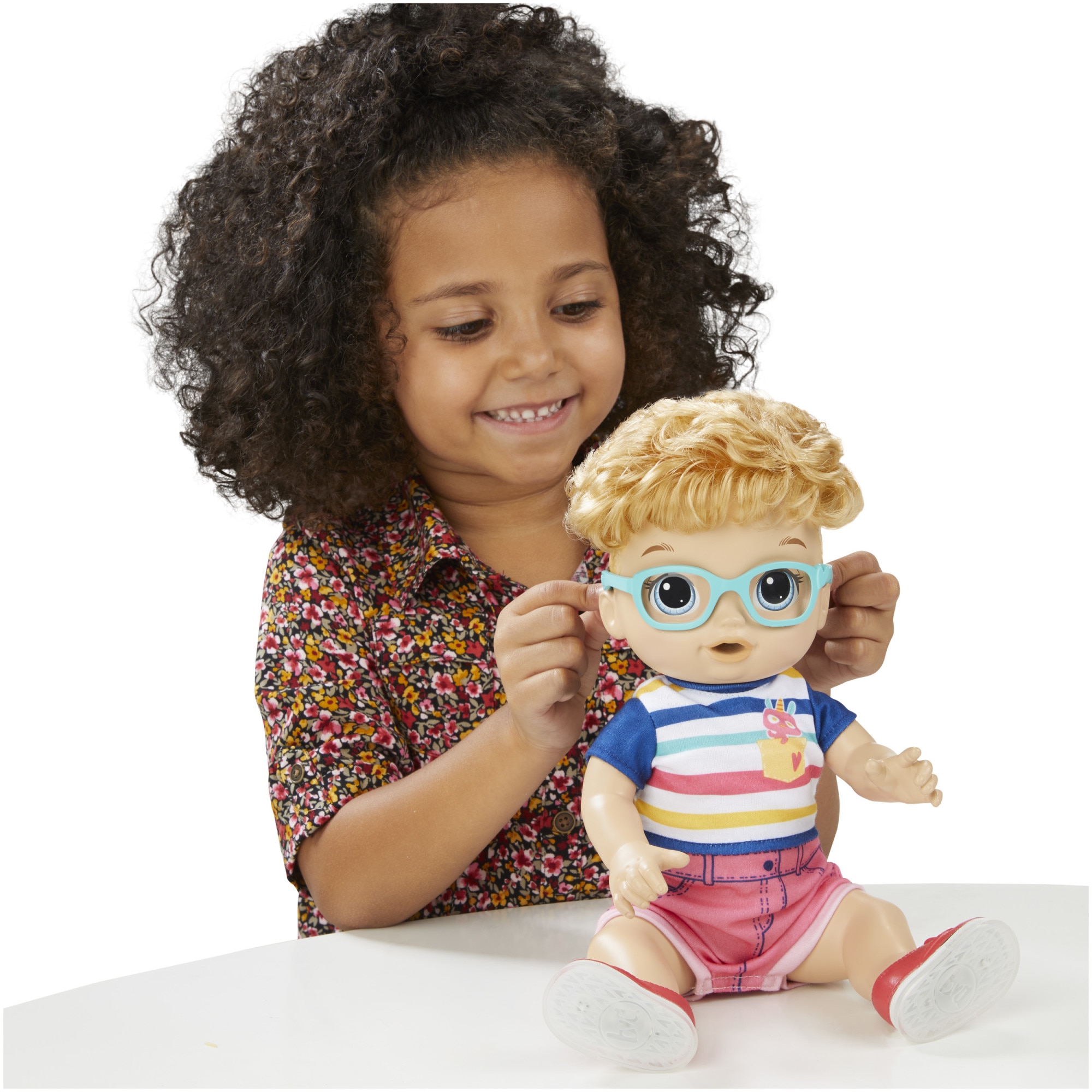 Bebelus Baby Alive, Step'n Giggle - Primii pasi, Baietel blond - eMAG.ro