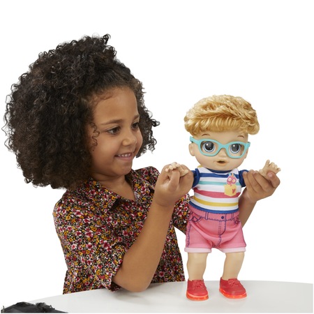 Bebelus Baby Alive, Step'n Giggle - Primii pasi, Baietel blond - eMAG.ro