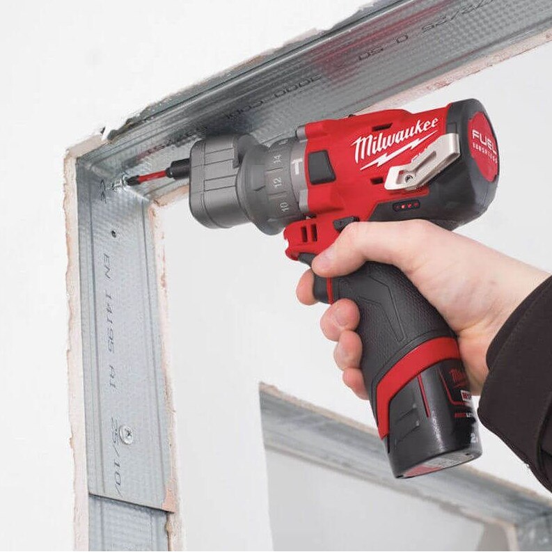 Ударен безчетков винтоверт с приставки Milwaukee M12FPDXKIT-202X - eMAG.bg