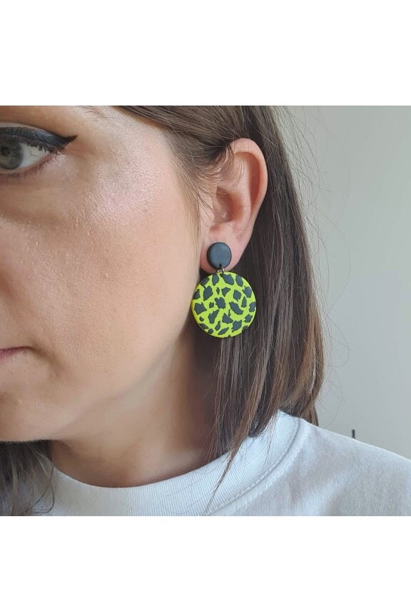 Cercei handmade animal print, Lut polimeric si Inox, Negru / Verde ...