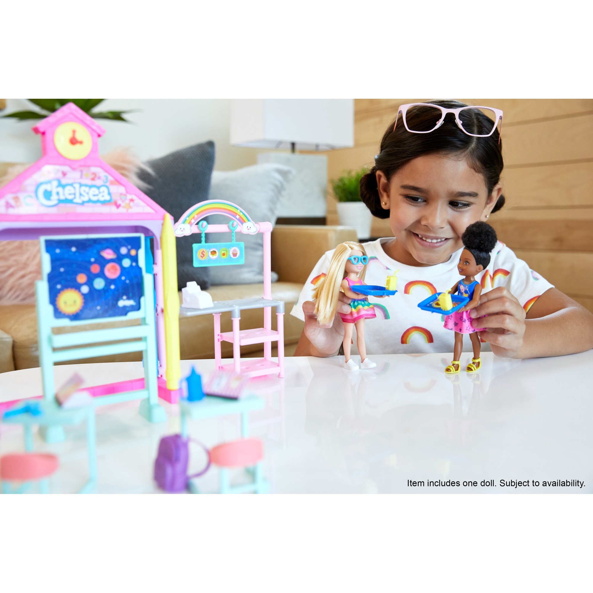 Set de joaca Barbie - Club Chelsea, La scoala - eMAG.ro