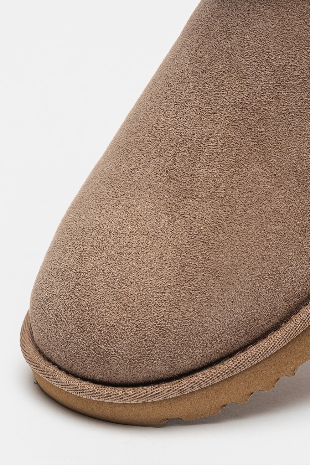 UGG, Ghete slip-on rezistente la apa din piele intoarsa Classic Mini II, Maro taupe deschis, 9 ...