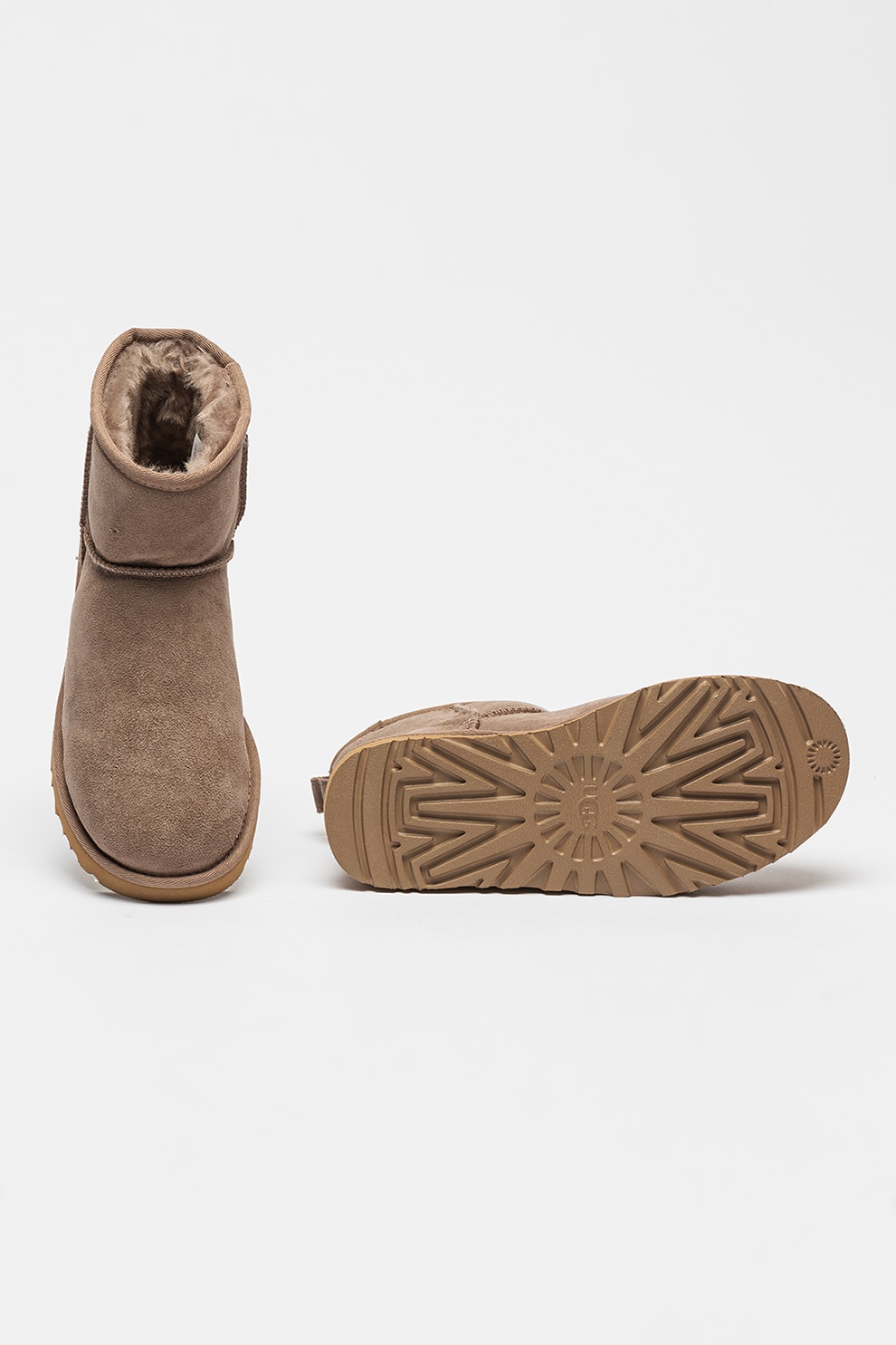 UGG, Ghete slip-on rezistente la apa din piele intoarsa Classic Mini II ...
