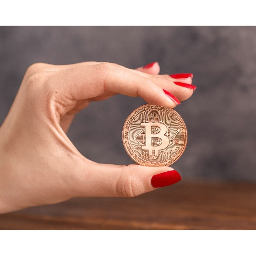 Moneda Bitcoin BTC in carcasa din plastic - eMAG.ro