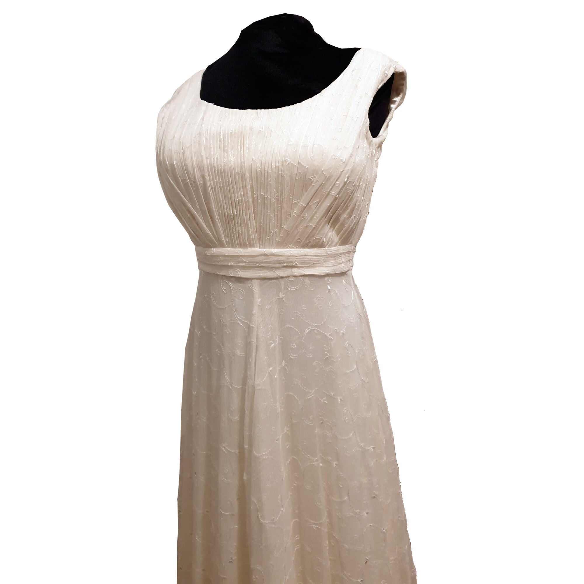 Rochie de mireasa, din voal de matase naturala, culoarea ivoire, marime ...