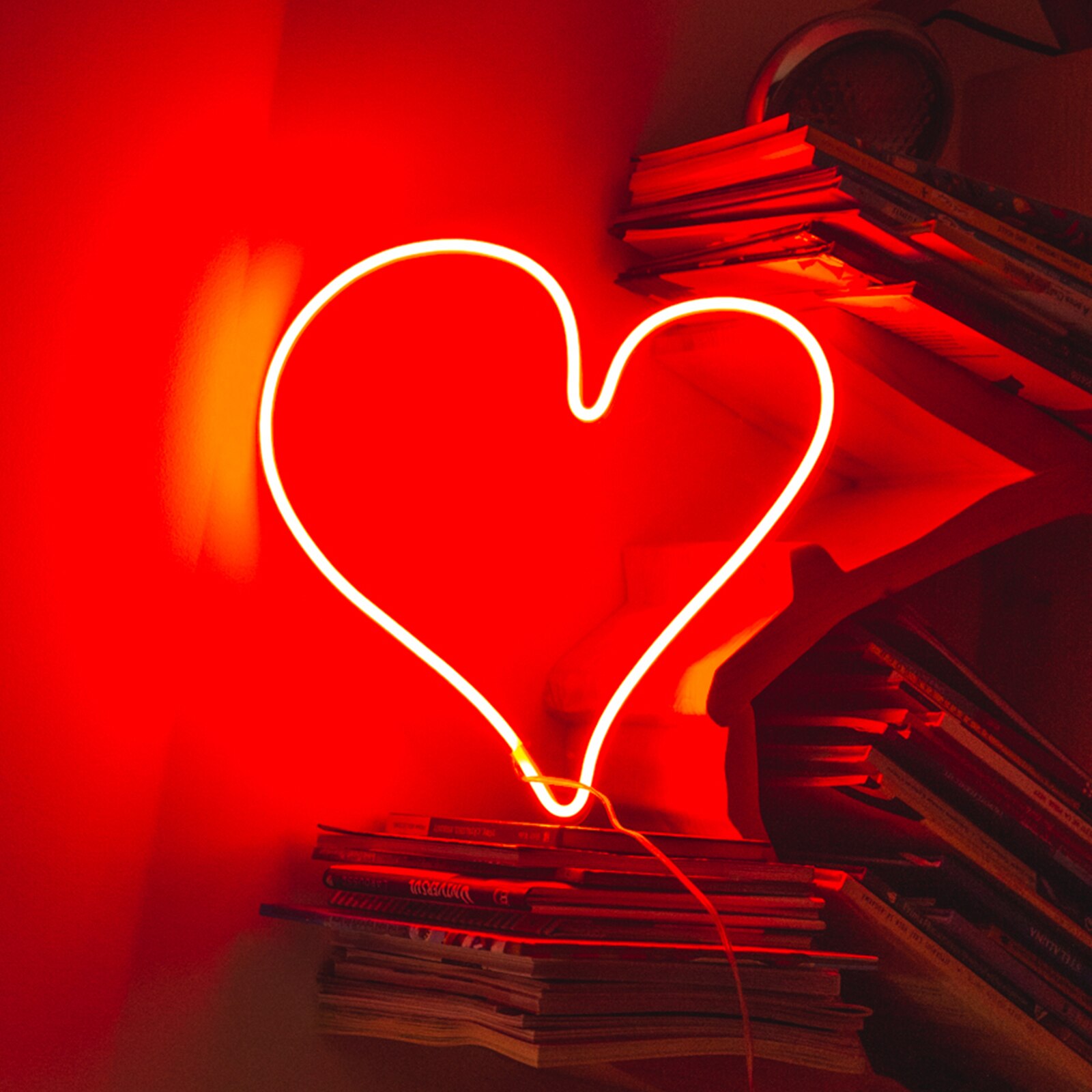Lampa LED Neon rosu, model Inima, 36x34 cm - eMAG.ro