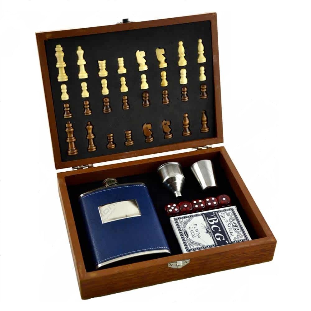 Комплект Plasca с книги, шах и зарове - eMAG.bg