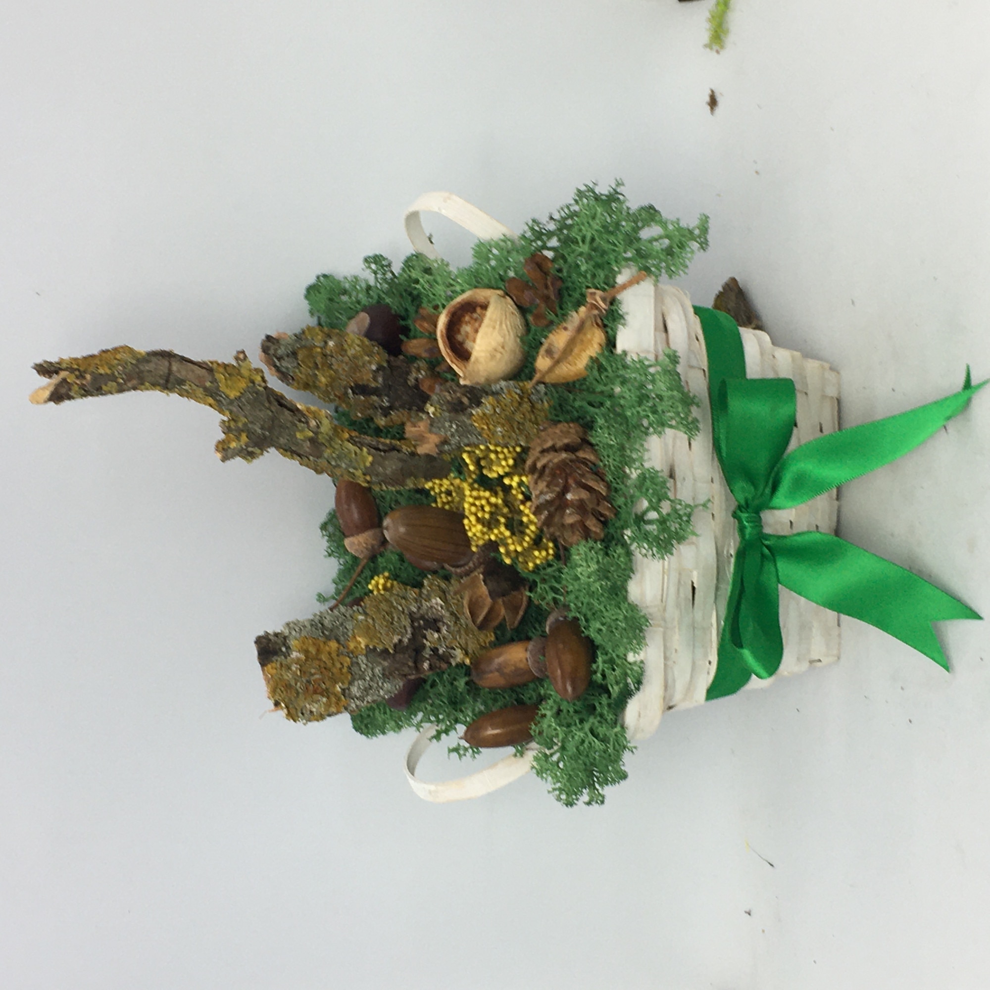 Aranjament floral in cos patrat cu toarte cu muschi si flori criogenat ...