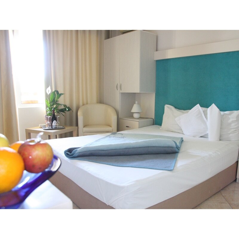 Camera dubla standard, Hotel Majestic Mamaia, 3 stele, 5 nopti, 20.06. ...