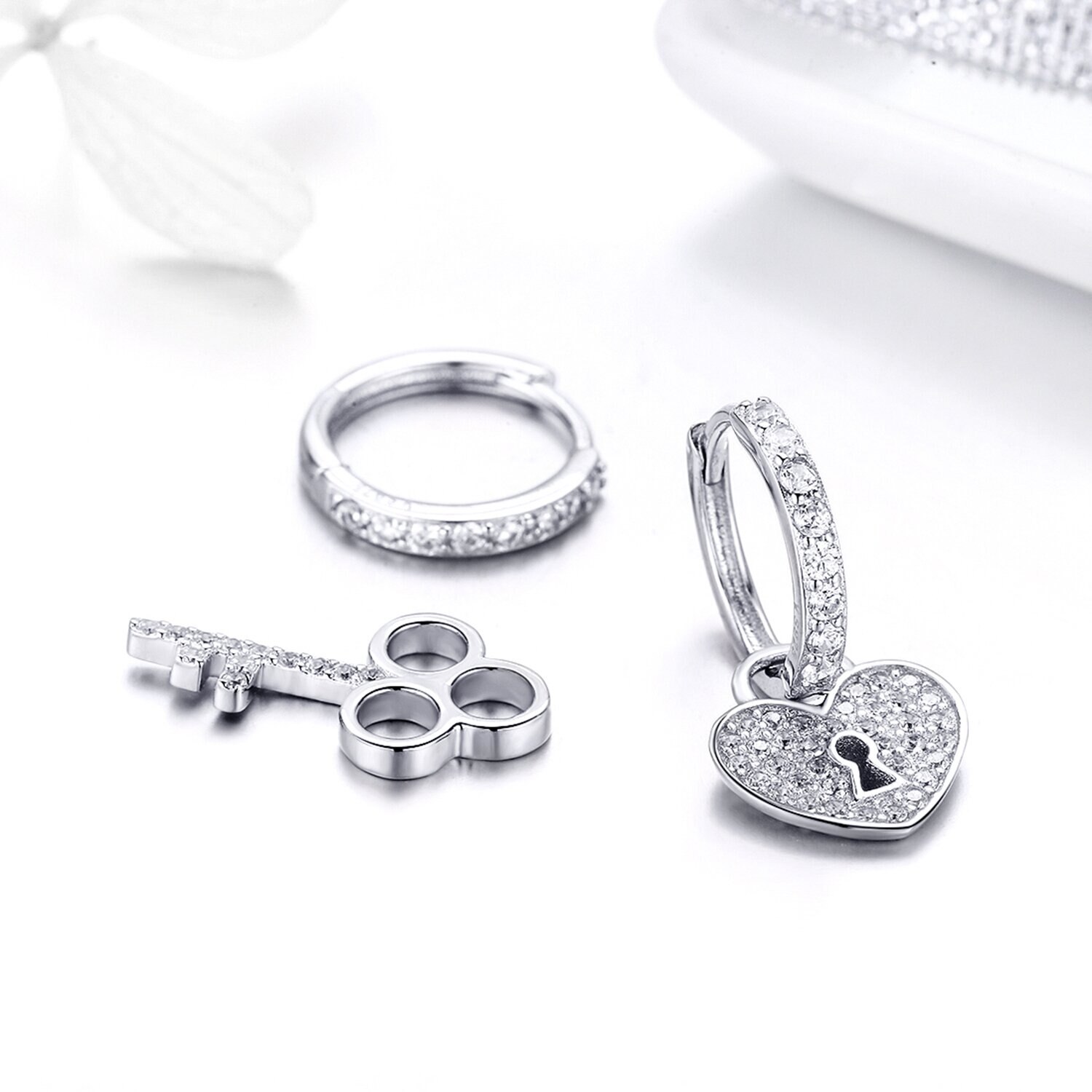 Cercei din argint Heart & Key Hoops - eMAG.ro