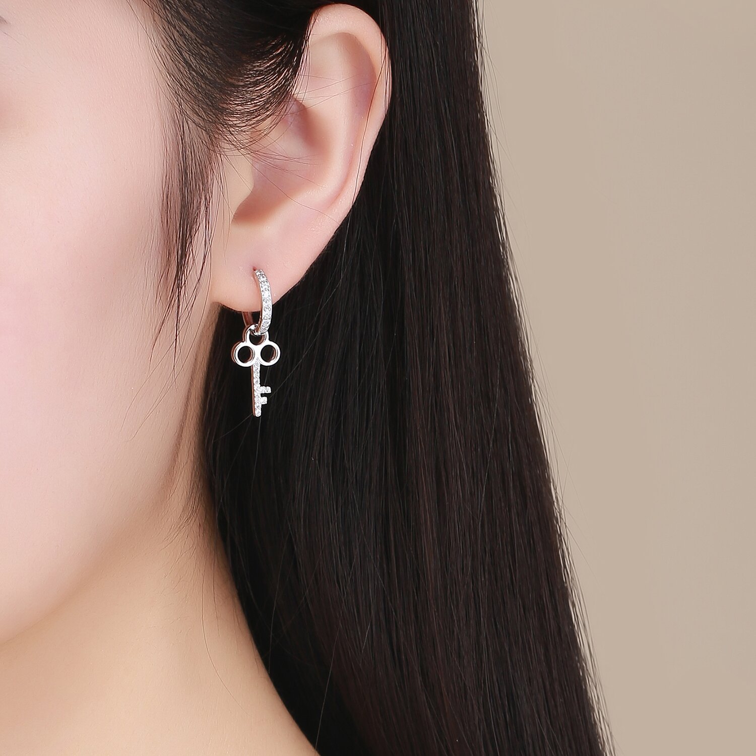 Cercei din argint Heart & Key Hoops - eMAG.ro