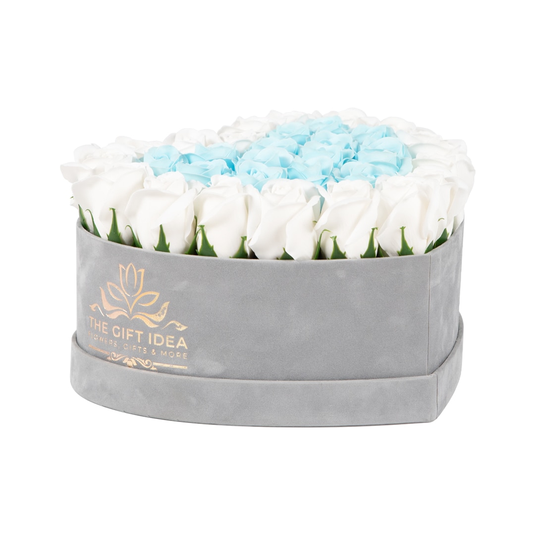 Cutie inima mica catifea gri cu 29 trandafiri de sapun/ceara parfumata ...