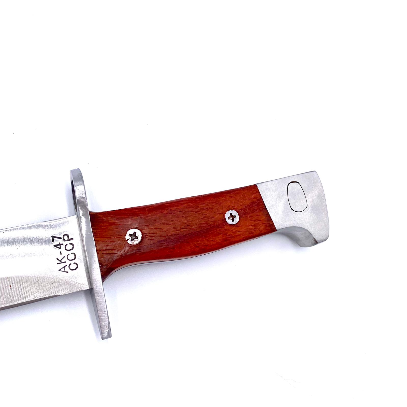 Cutit tip baioneta inscriptionat AK-47 CCCP, 50 cm, mahon, teaca din ...