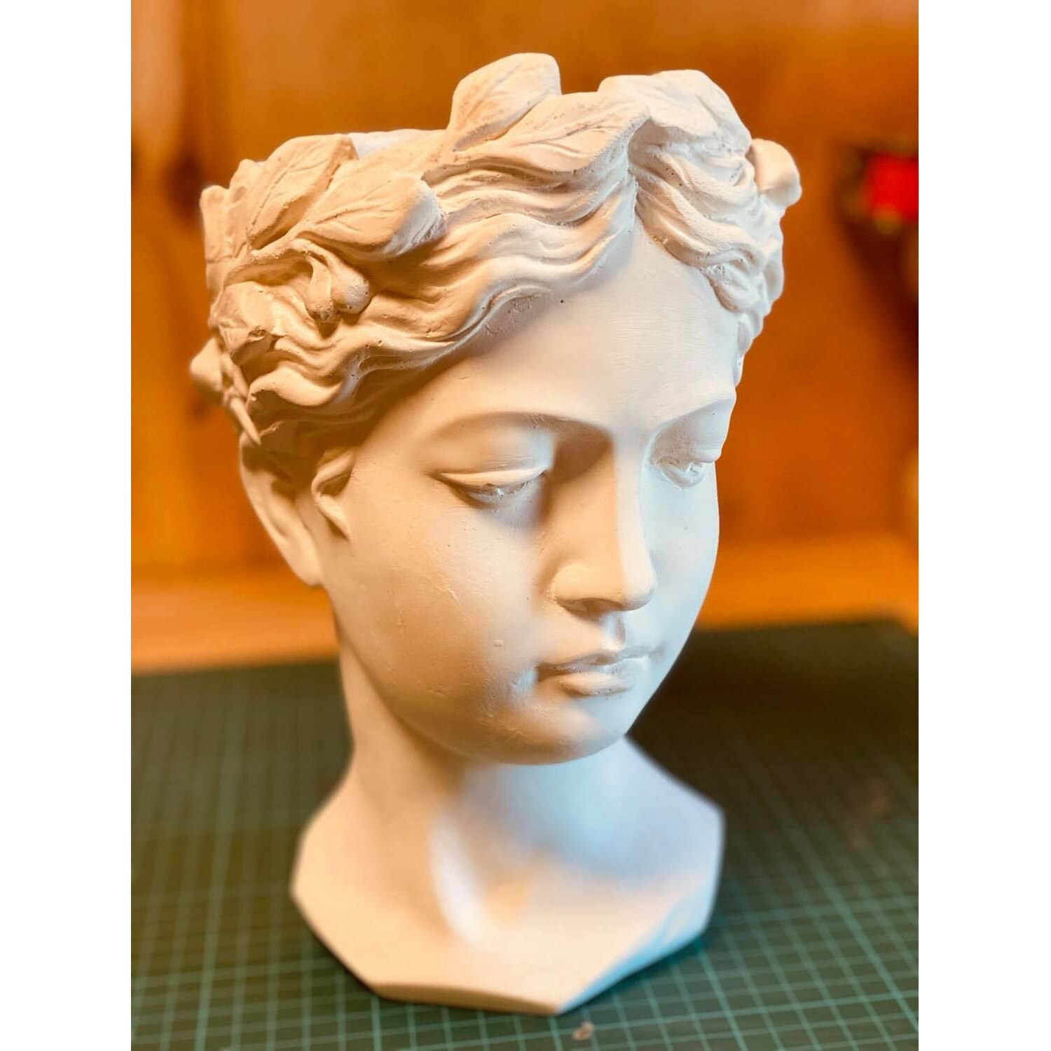 Vaza decorativa, forma de cap, ceramica, alb, 19 x 12 cm - eMAG.ro