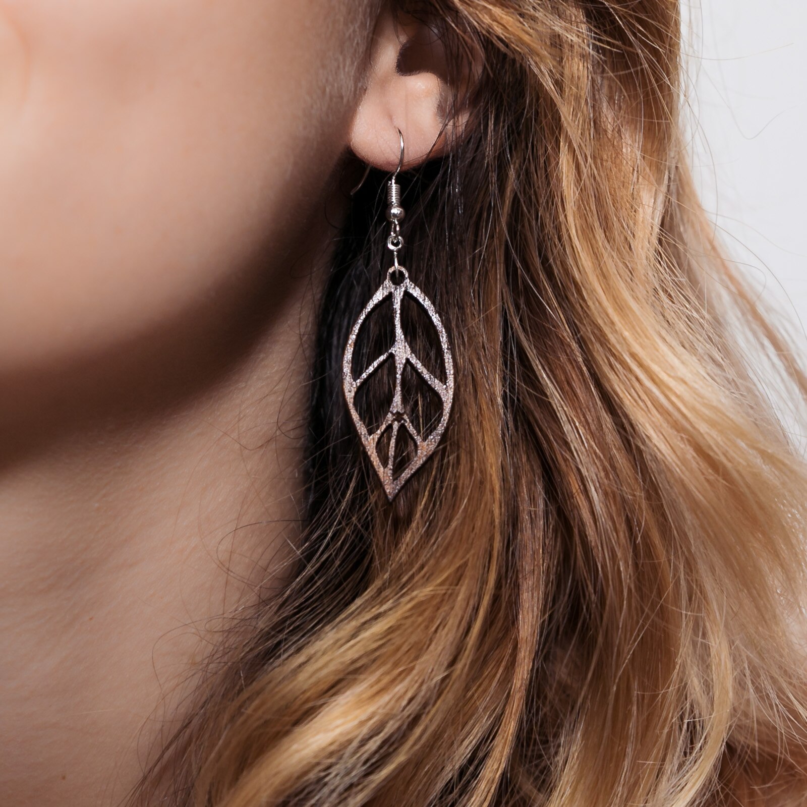 Cercei Frunza Stilizata din Lemn si Argint 925 - eMAG.ro