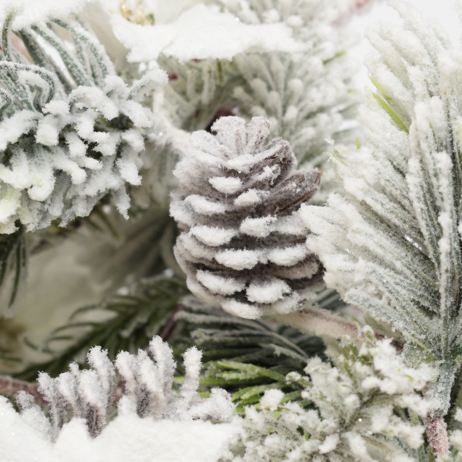 Ghirlanda brad ninsa cu flori albe de Craciunita, conuri si fructe, 180 cm - eMAG.ro