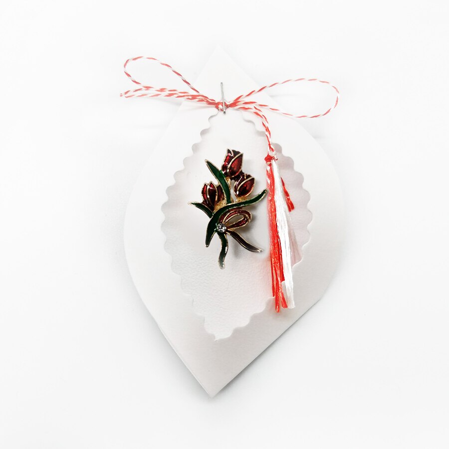 Martisor brosa flori, stilizat, pe carton decupat - eMAG.ro