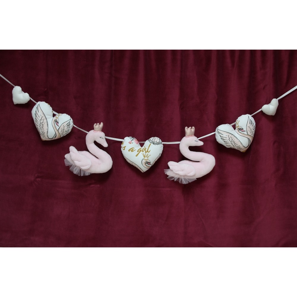 Ghirlanda 2 lebede si 5 inimioare, decoratiune camera copilului, alb ...