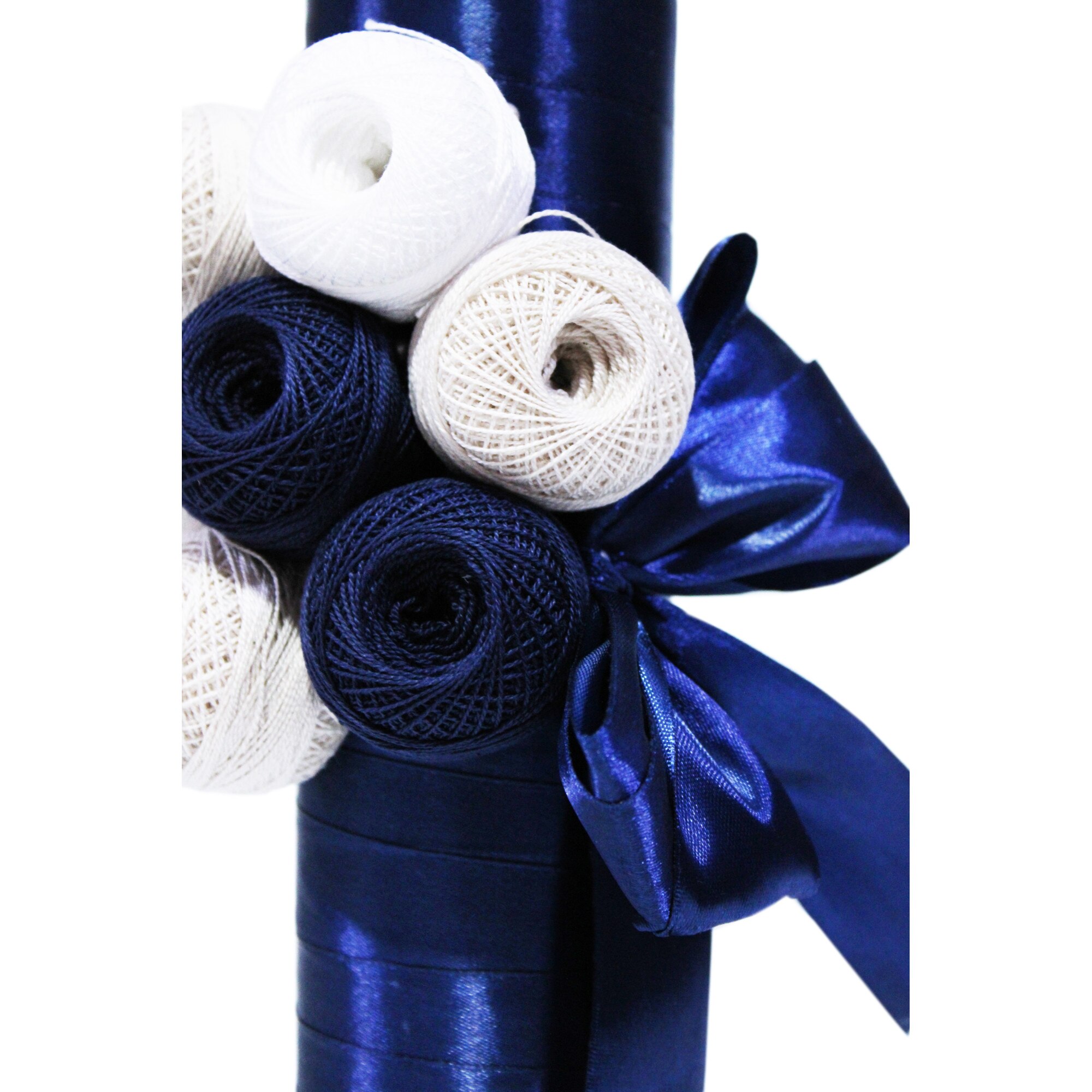 Lumanare pentru botez din panglica bleumarin, accesorizata cu aplicatii ...