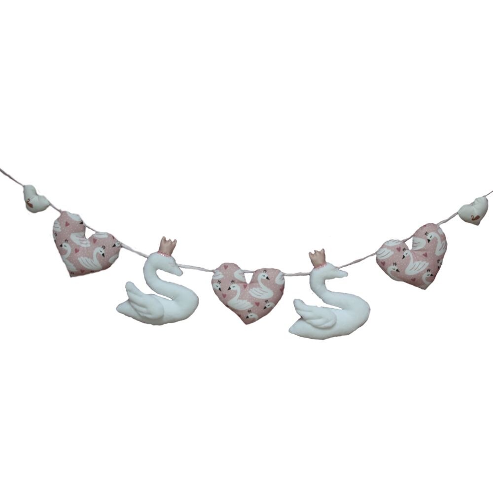 Ghirlanda 2 lebede si 5 inimioare, decoratiune camera copilului, alb ...